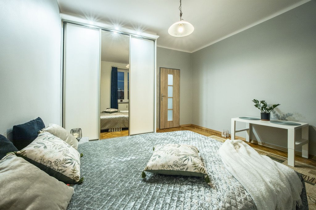 Sprzedam mieszkanie trzypokojowe: Łowicz , ulica pl. Stary Rynek, 47 m2 ...